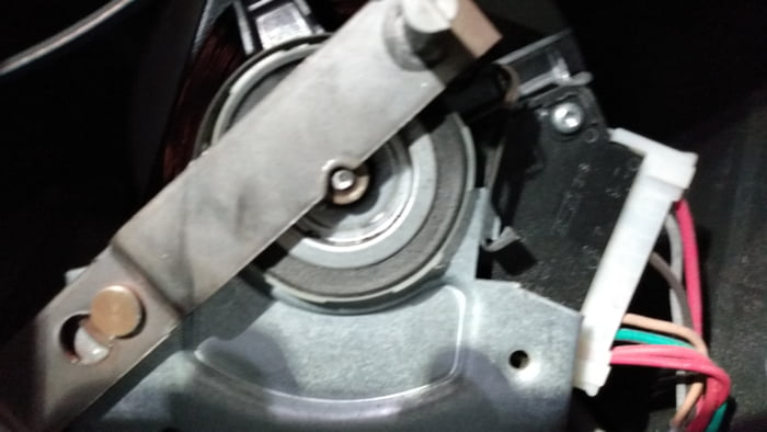 Belt fails so arm cuts off pulley - 9GAG