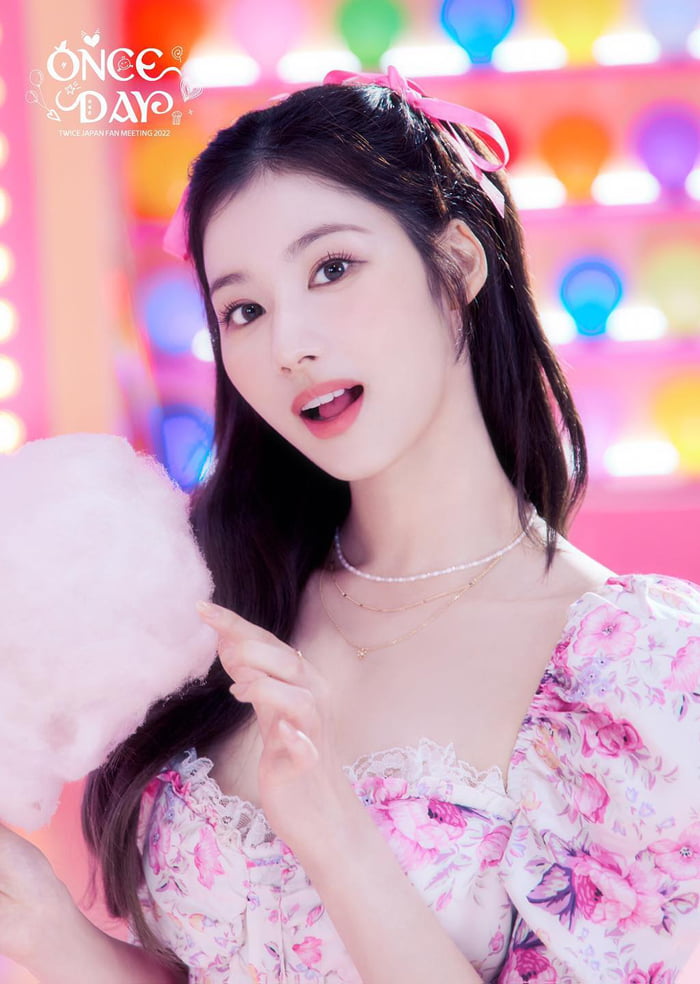 Minatozaki Sana 💕 - 9GAG