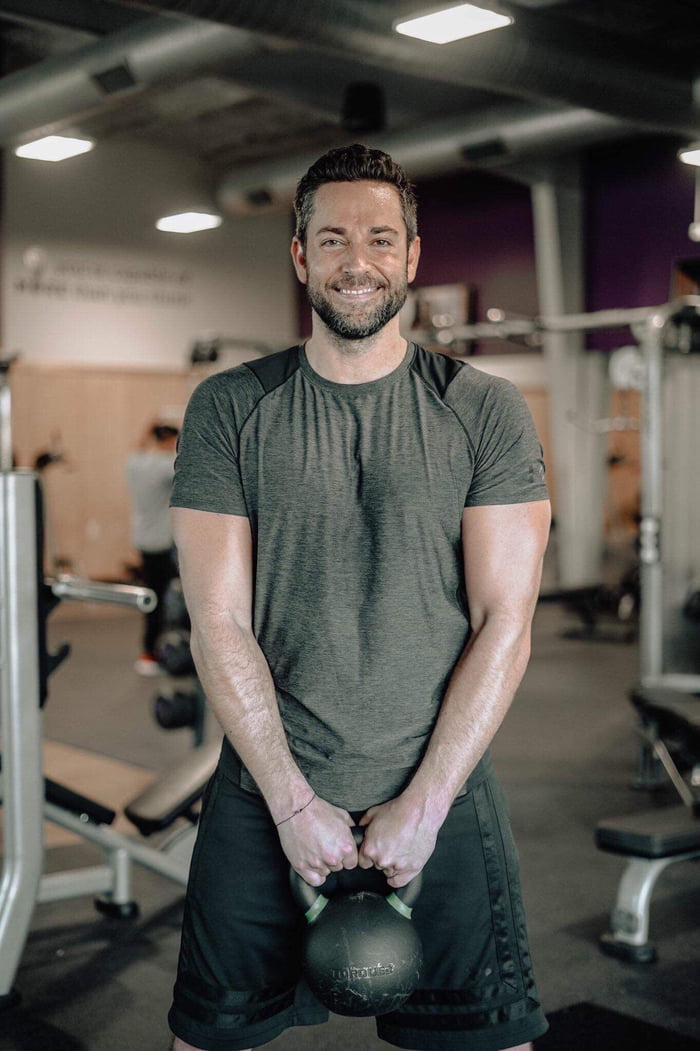 Zachary Levi is FIT. - 9GAG