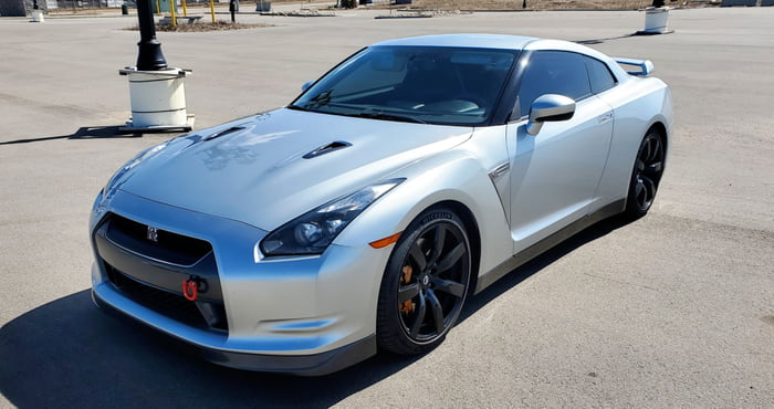 Nissan R35 GTR, Godzilla. - 9GAG