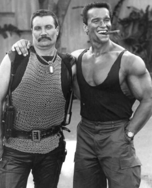 Always loved this behind the scene shot of Arnold and Freddy Mercury on ...