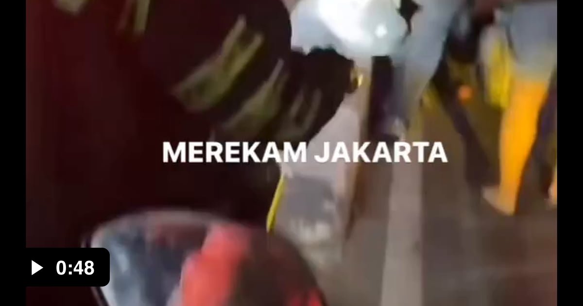 Udah nyusahin pengendara lain. Giliran kecelakaan minta tolong. Mampus - 9GAG