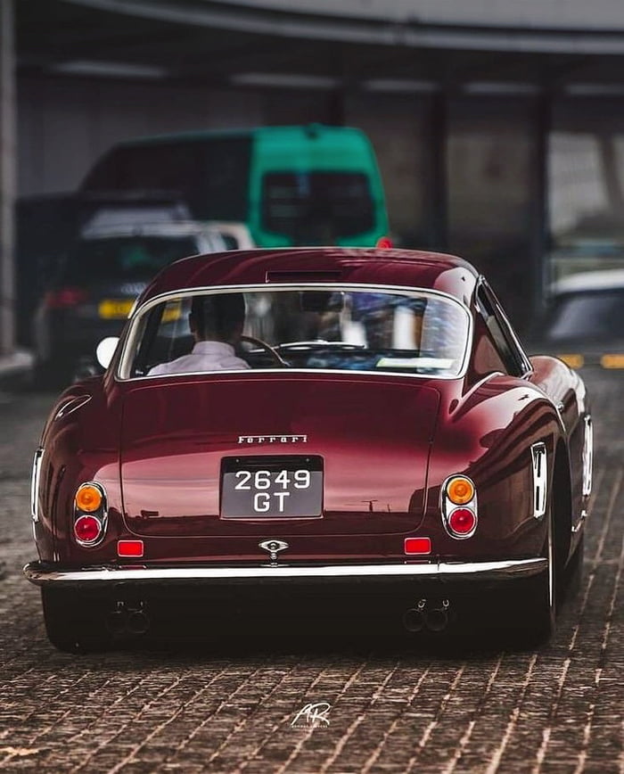 Your daily dose of Ferrari - 9GAG