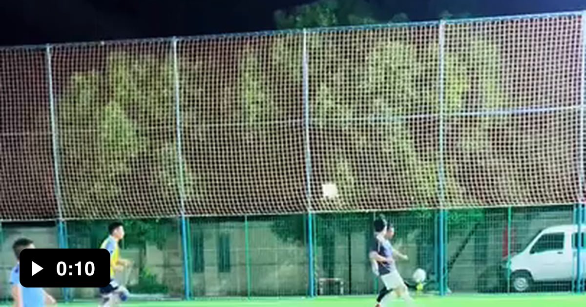 Guy scores a great goal - 9GAG