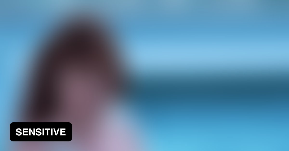 Redhead by the pool - 9GAG