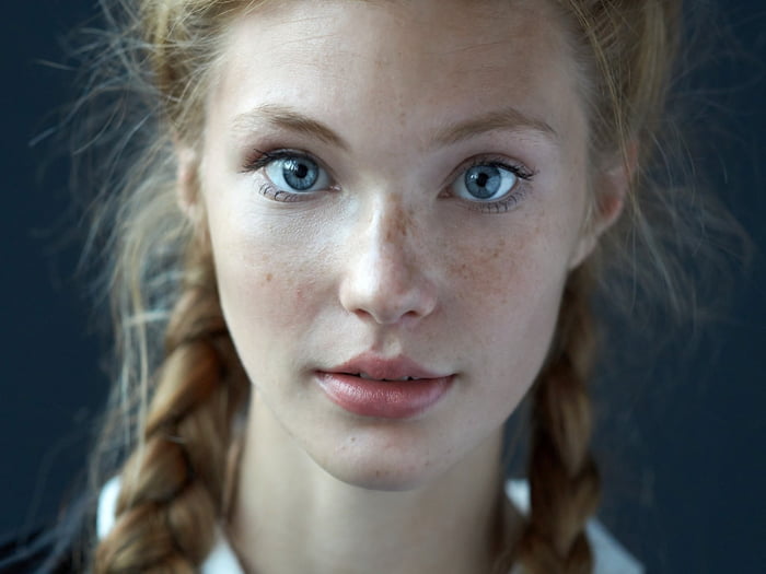 Striking Blue Eyes - 9GAG