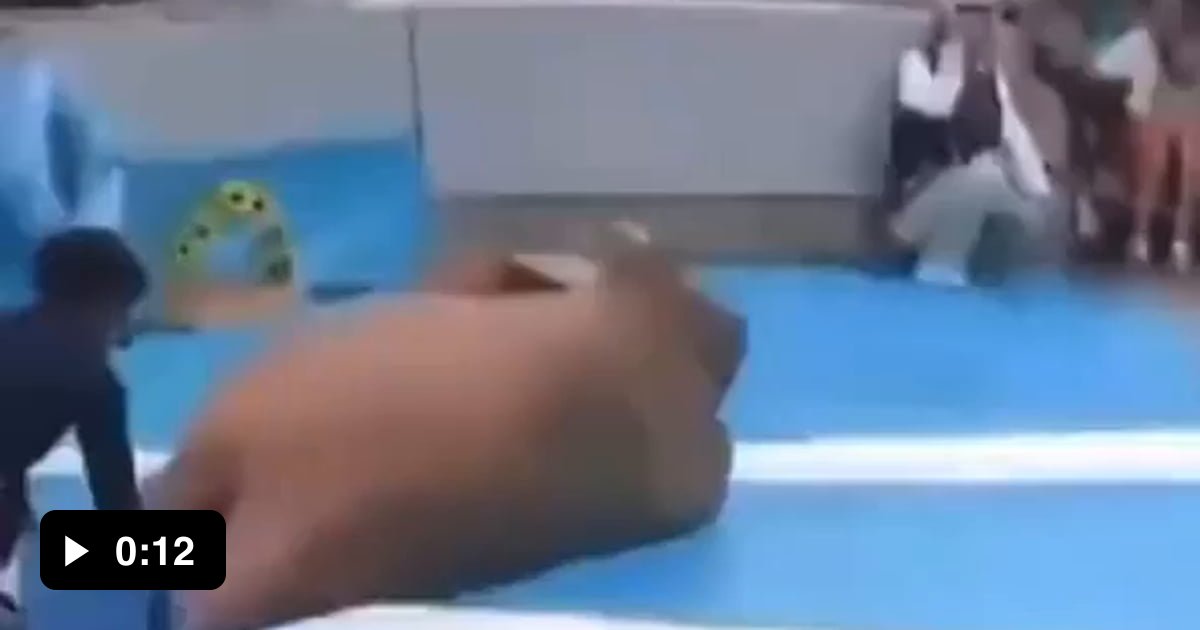 The big athlete is rocking the big abs!) - 9GAG