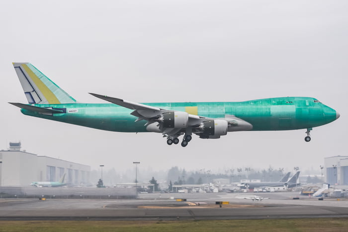 First flight of the final Boeing 747 to be built - 9GAG
