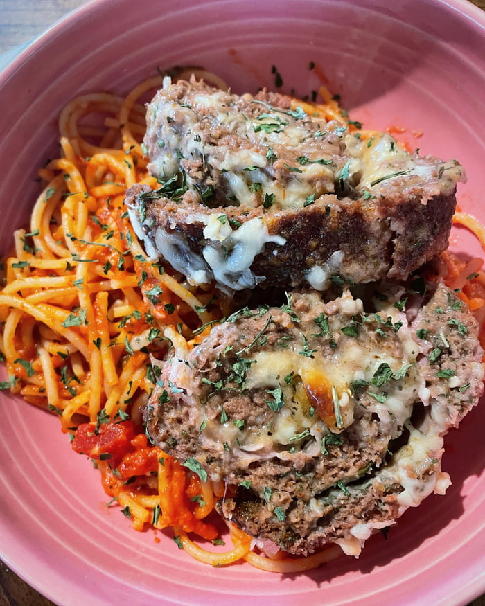 Italian Stuffed Meatloaf over Spaghetti - 9GAG