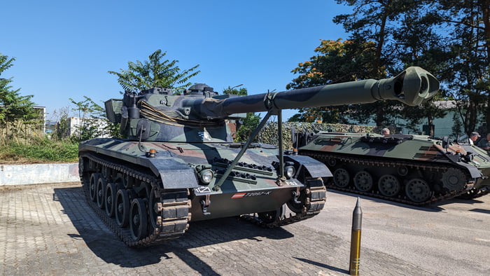 Steyr-Daimler-Puch SK-105 "Kürassier" First Tank with a Laser Range ...