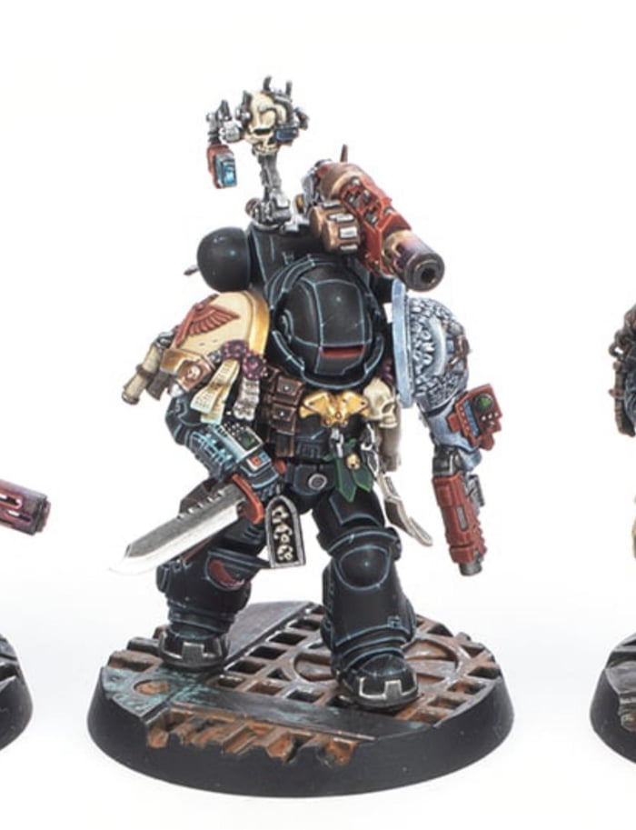 What colour is this shoulder pad (his right) ? - 9GAG