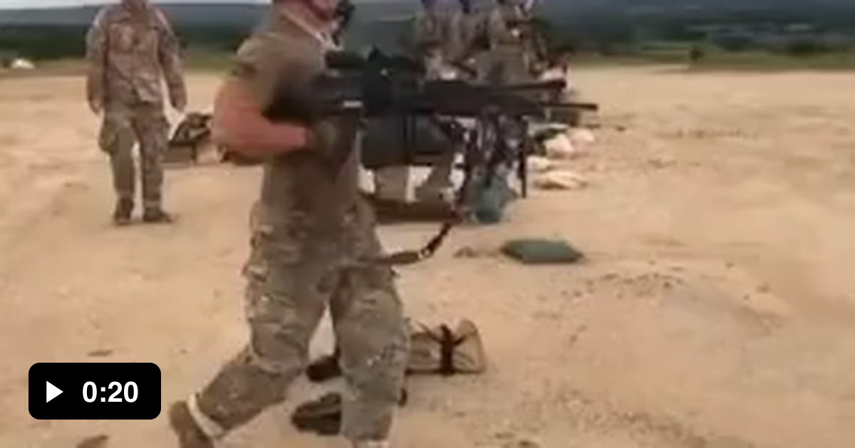 Dual wield m249 ( 44lbs/20kg) - 9GAG