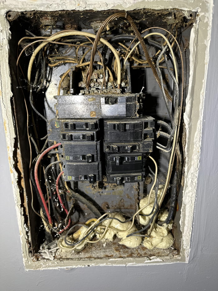 Infuriated electrician - 9GAG