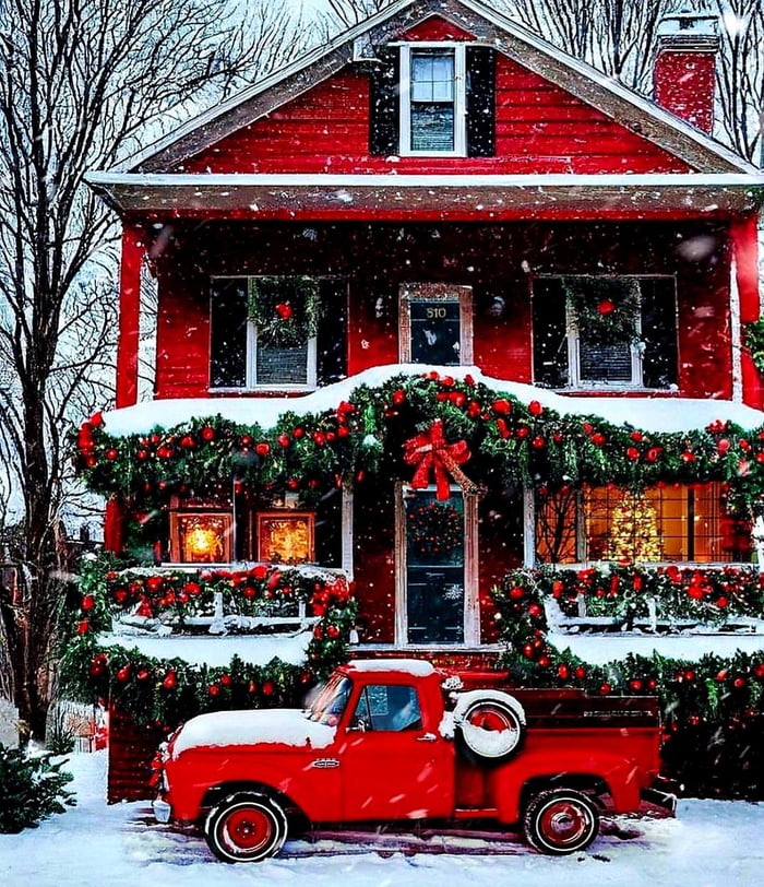 Now that's a perfect Christmas house! - 9GAG