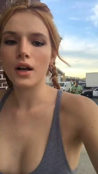 Bella Thorne - 9GAG