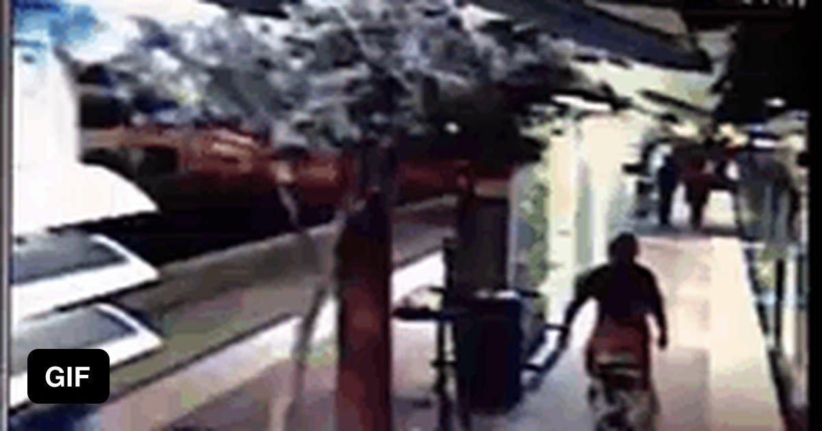 Helping a friend in danger - 9GAG