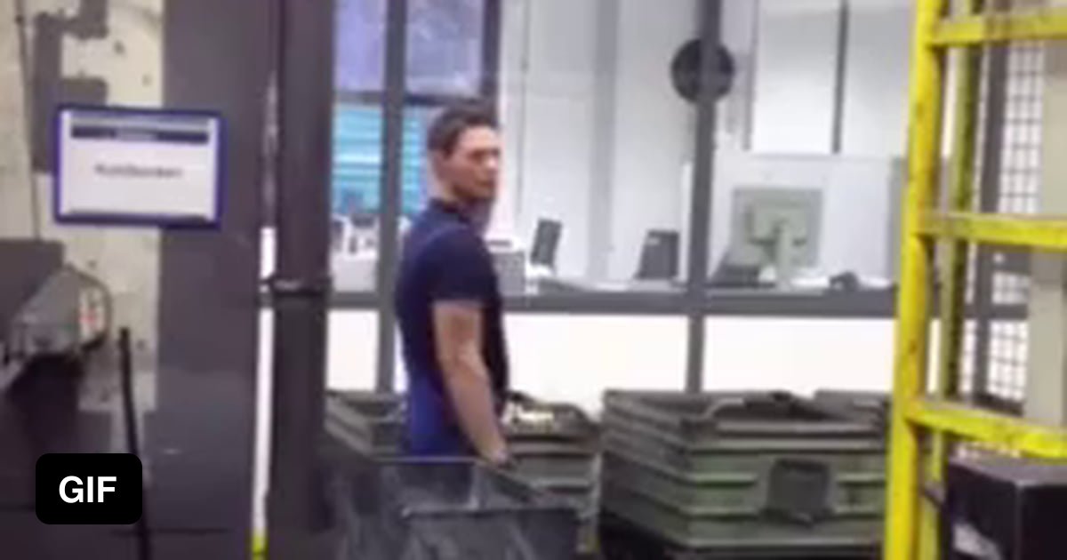 Super Moonwalk - 9GAG