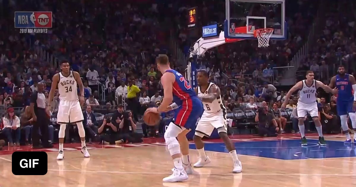 Blake hits the tough fadeaway 3 to beat the shot clock - 9GAG