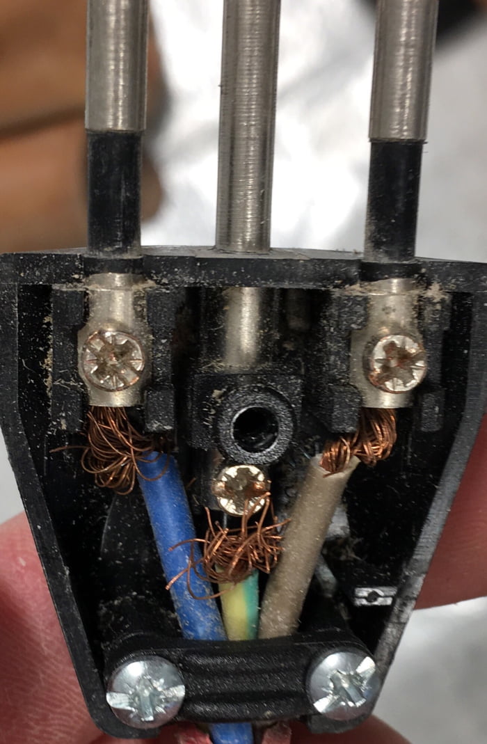 How not to install a plug 101 - 9GAG