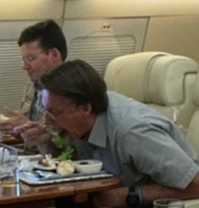 Gasto de 2,6 milhões com comida no avião. MAMATA - 9GAG