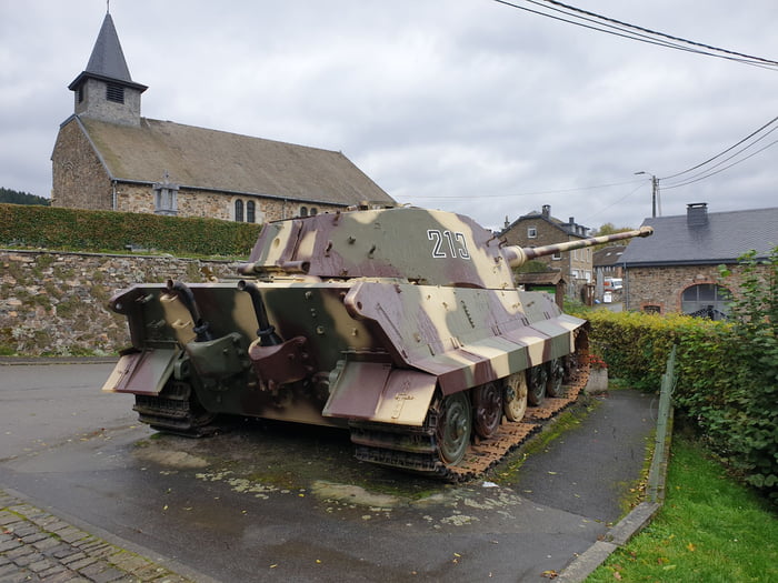 Tiger II Tank. Absolute unit of a tank. 70ton - 9GAG