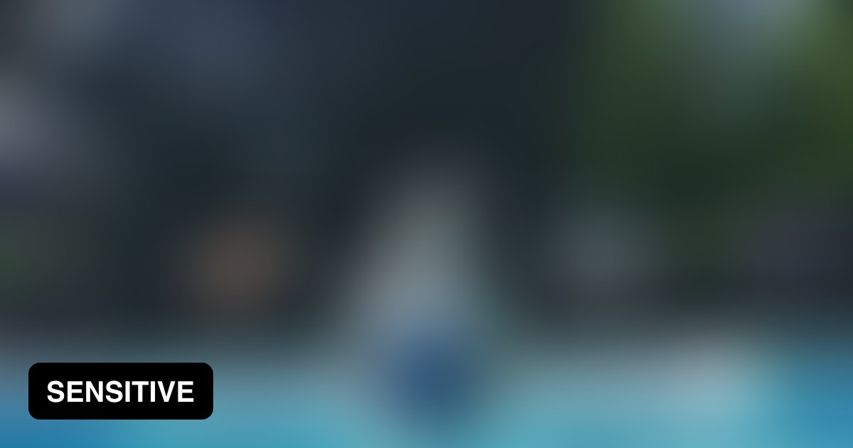 Redhead in pool - 9GAG