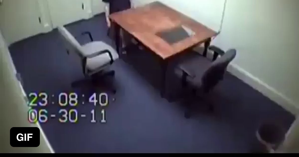 Confessed killer Stephen McDaniel keeps his body eerily still during 2 hour interrogation - 9GAG