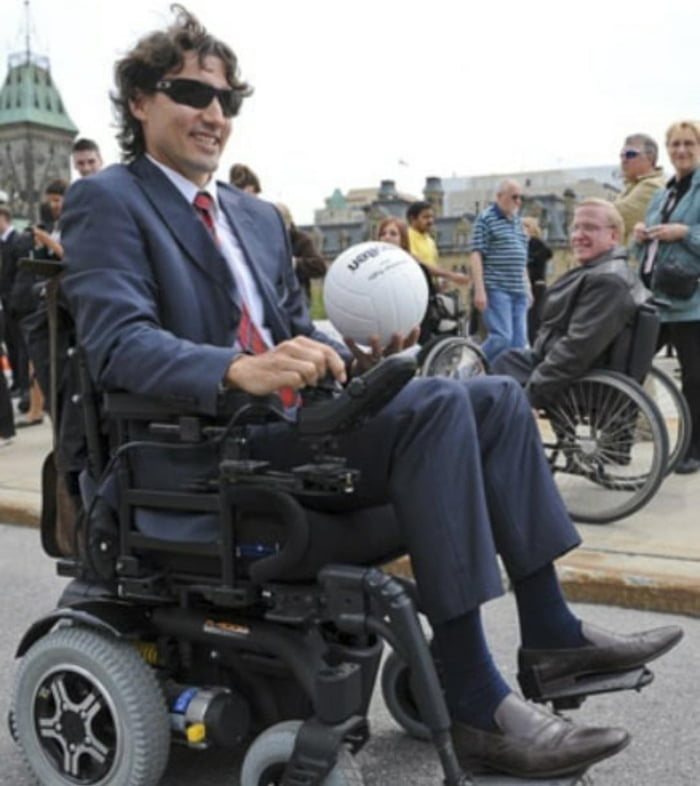 Stephen Hawking takes part in the inaugural Paralympic Games, 1960 - 9GAG