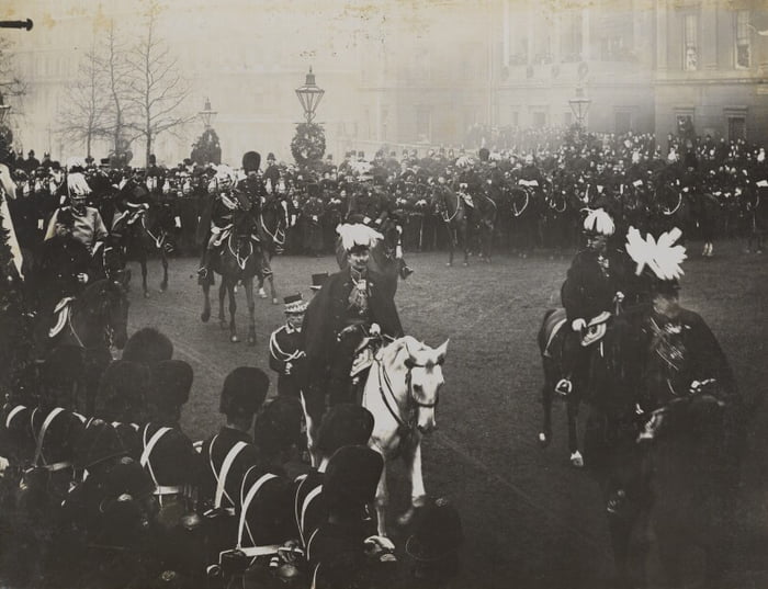 Queen Victoria's funeral procession with her son, King Edward VII ...