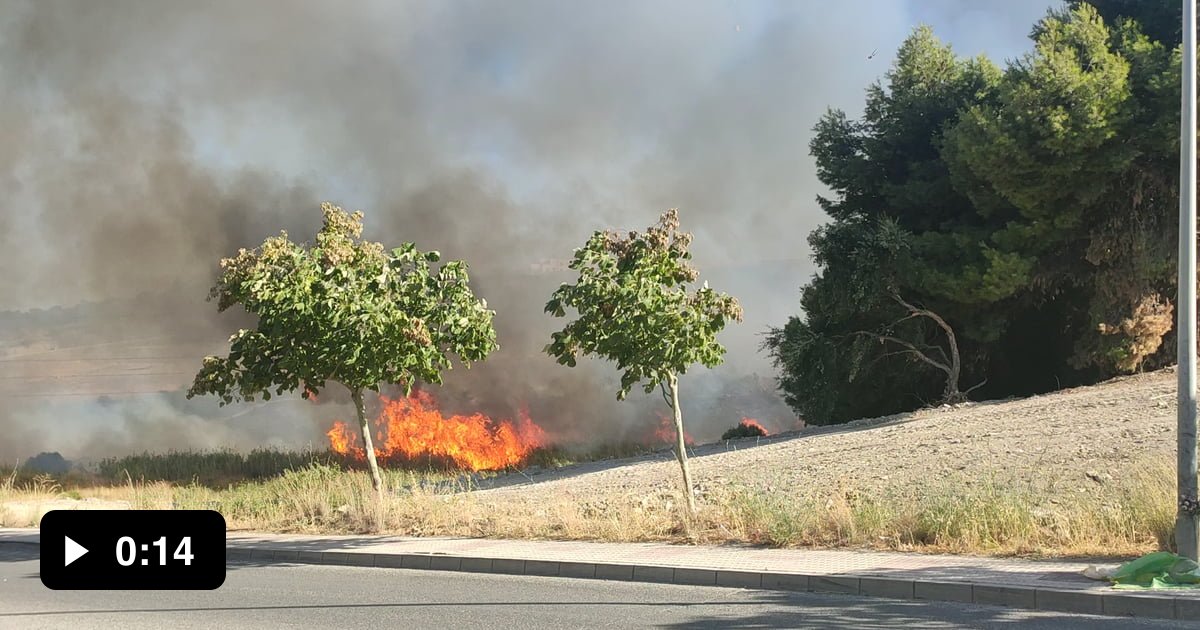 Right now in Estepona, Málaga (Spain). A 3 point fire that started ...