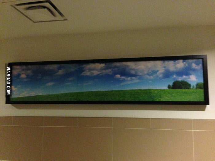 Went to the bathroom when suddenly... Windows xp - 9GAG