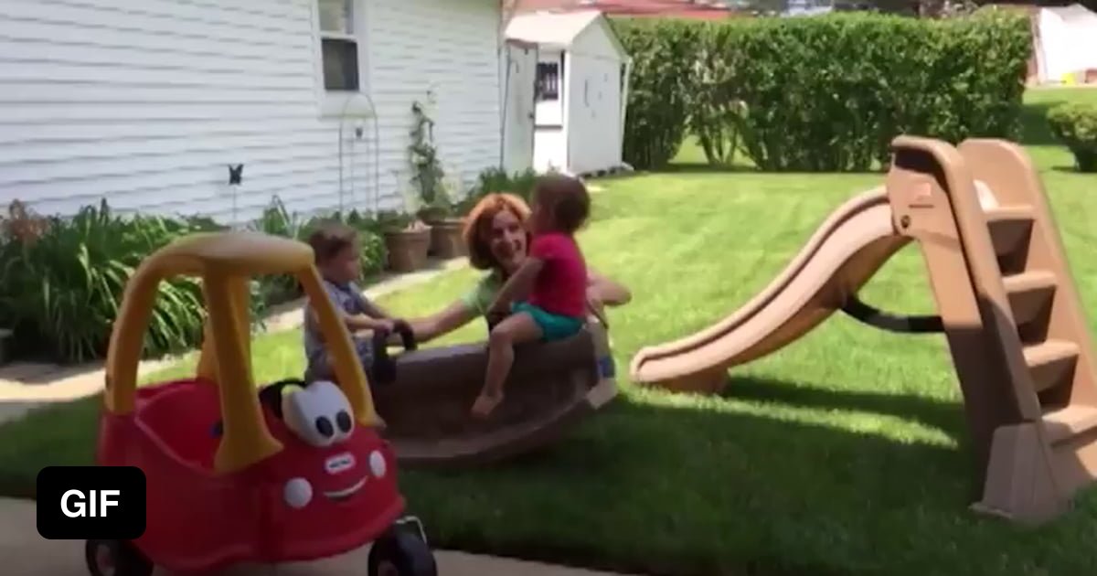 Learning how to use a rocking seesaw - 9GAG