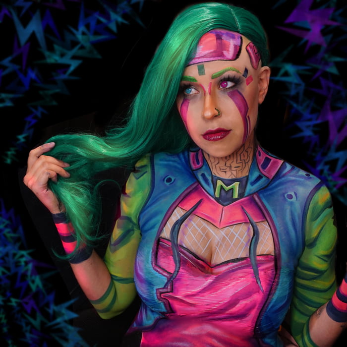 Dcs new villain MIRACLE MOLLY (this is all body paint) - 9GAG