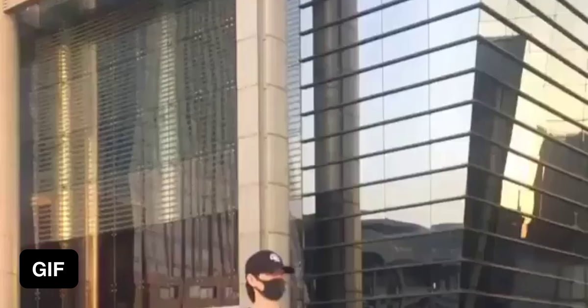 This cleanest moonwalk I’ve ever seen!! - 9GAG