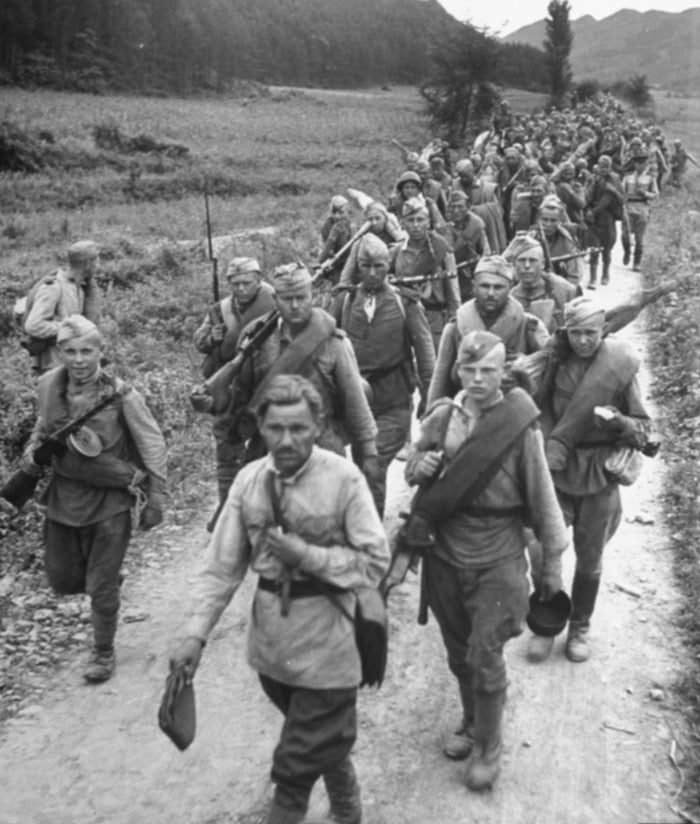 Red Army soldiers in the northern part of the Korean Peninsula, after ...