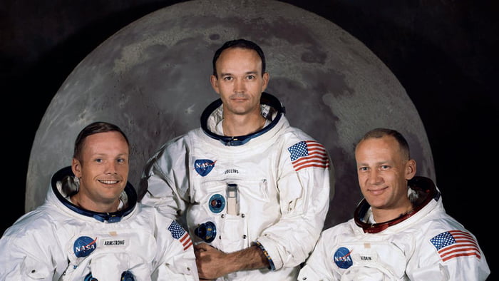 NASA's First Moon Landing Crew pose infront of Moon after discovering ...