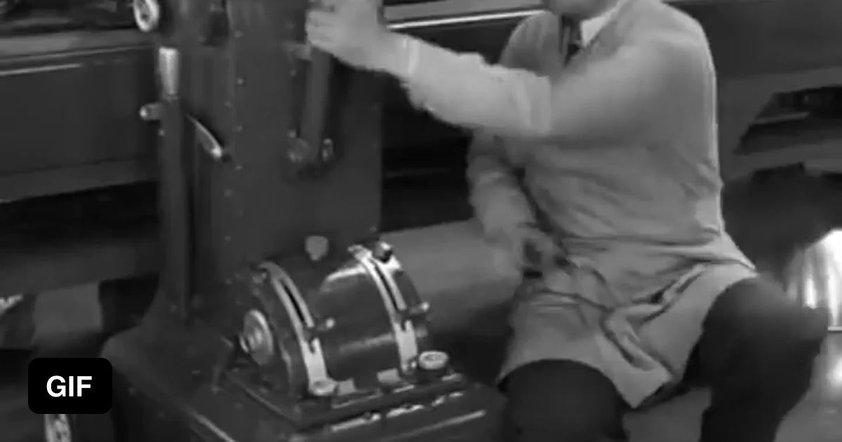 Charlie Chaplin - Eating Machine - 9GAG