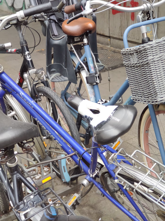 I'm pretty sure something is missing here - 9GAG