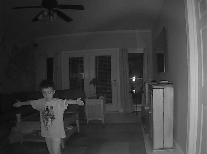 When kids mess with the security camera at 1am - 9GAG