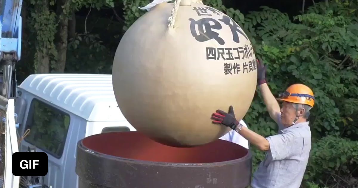 Yonshakudama, a 420kg fireworks shell with a diameter of 1.2m - 9GAG