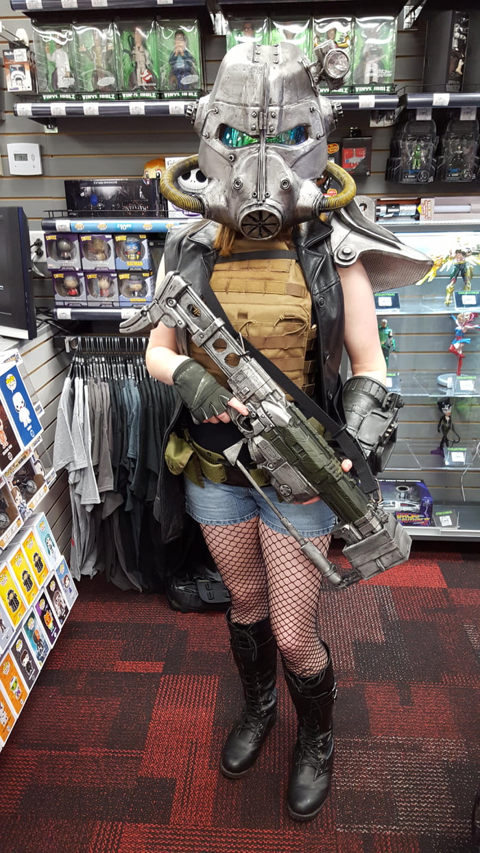 Courier 6 at the Fallout 4 release - 9GAG
