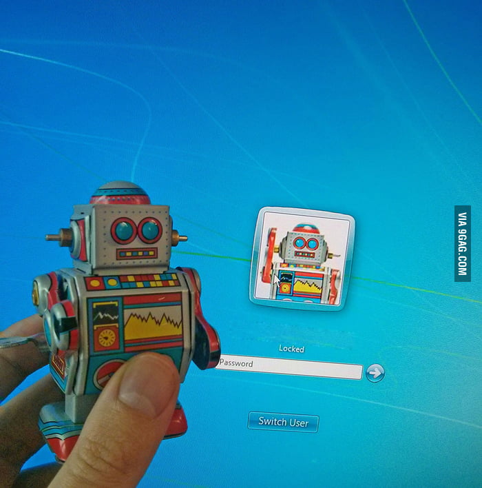This Robot on my desk is the default Windows icon! - 9GAG