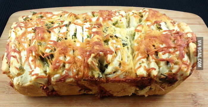 Garlic Basil Jalapeno Pull Apart Bread - 9GAG