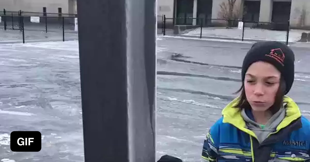 Ice sliding off a light post - 9GAG