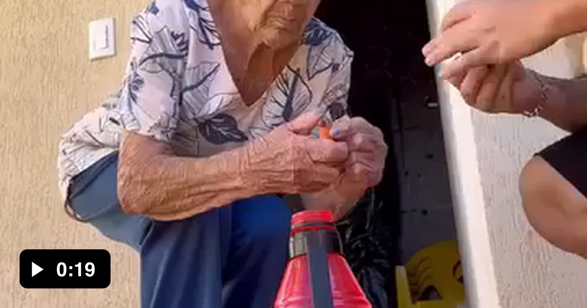 Granny is high 😂 - 9GAG