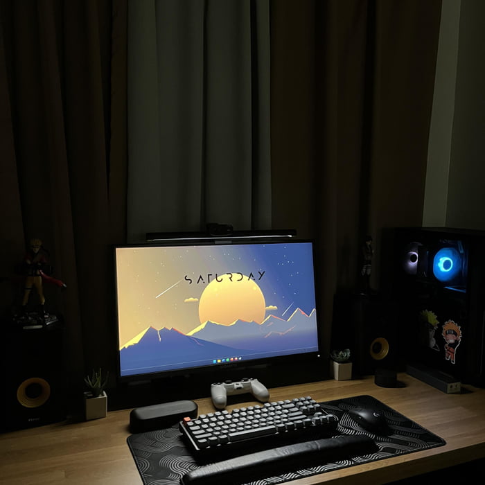 Simple desk set up - 9GAG