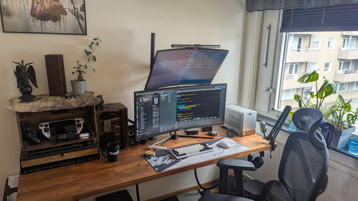 Work/gaming station - 9GAG