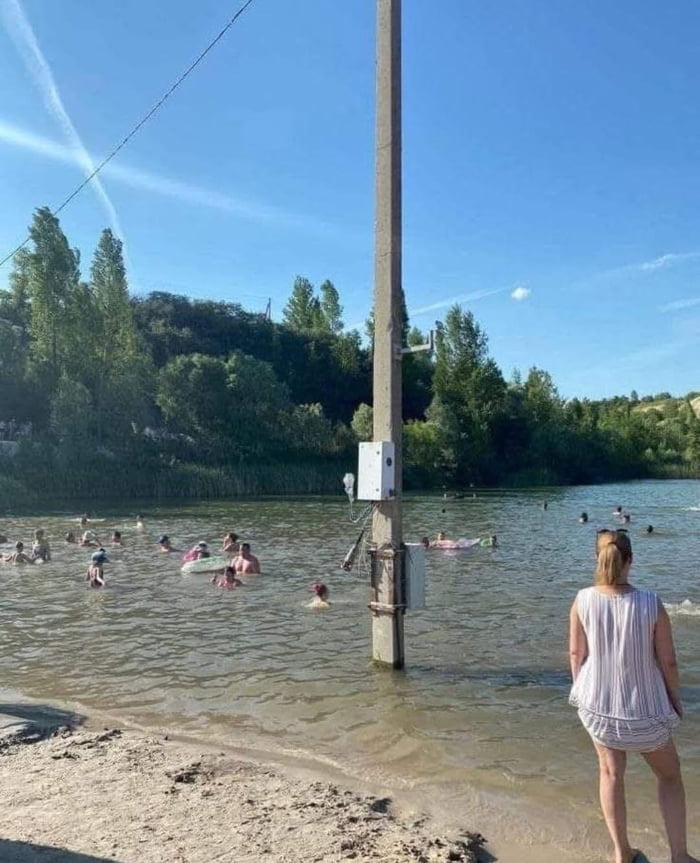 Let’s hope the water level doesn’t rise. - 9GAG