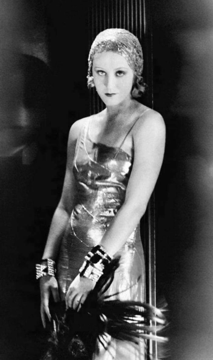 Brigitte Helm of Metropolis, photographed in 1930 for Vanity Fair - 9GAG