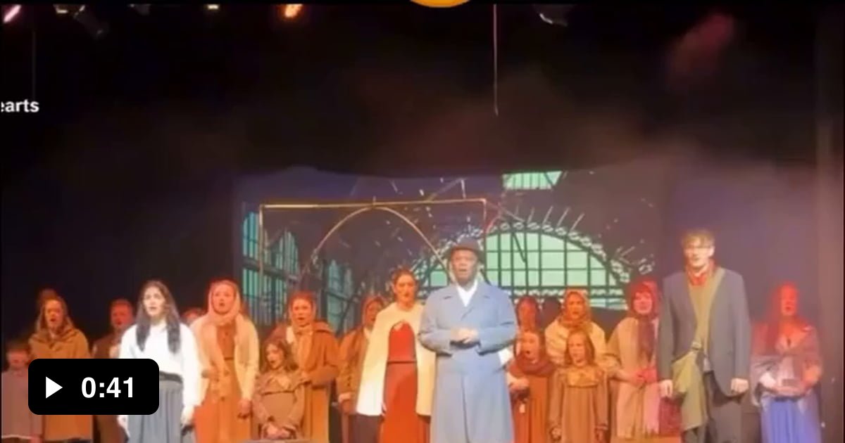 When the live performance hits a funny note - 9GAG